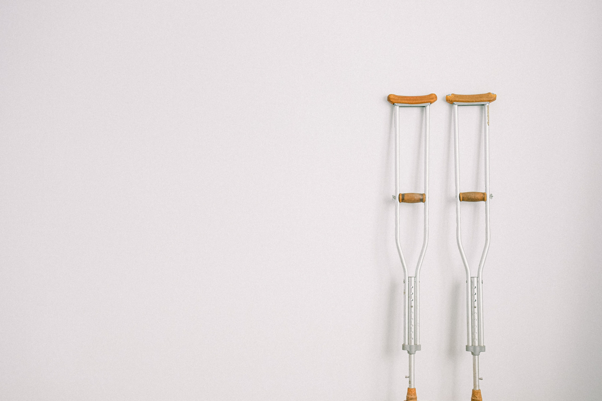 10 Best Ergonomic Crutches & Their Reviews (Updated 2025)